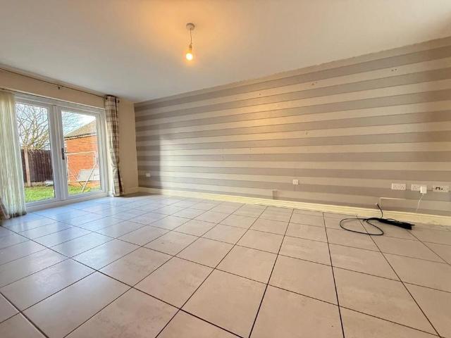 4 bedroom detached house to rent