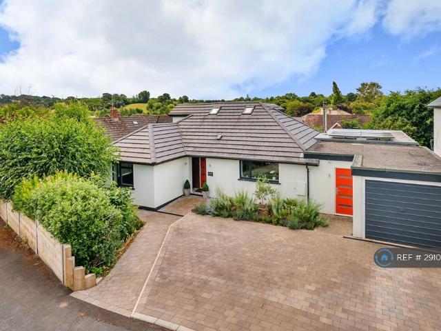 4 bedroom detached house to rent