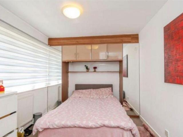4 bedroom detached house to rent