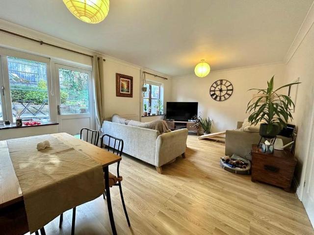 4 bedroom detached house to rent