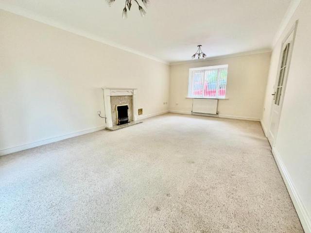 4 bedroom detached house to rent