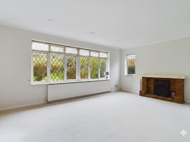 4 bedroom detached house to rent