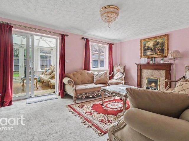 4 bedroom detached house to rent