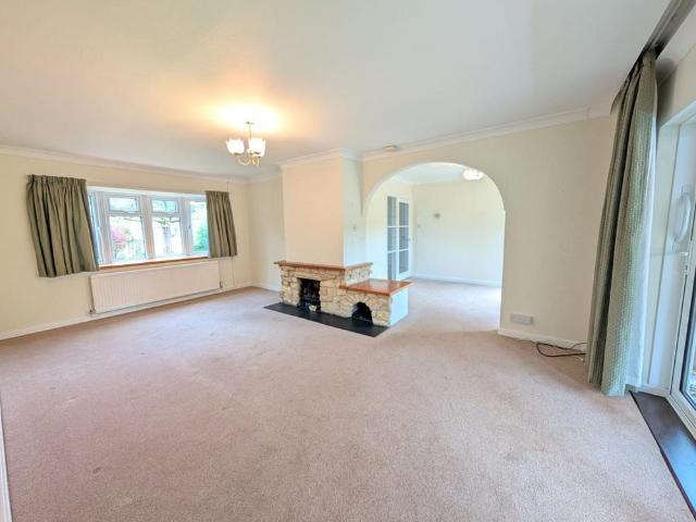 4 bedroom detached house to rent