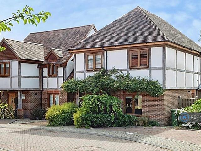 4 bedroom detached house to rent
