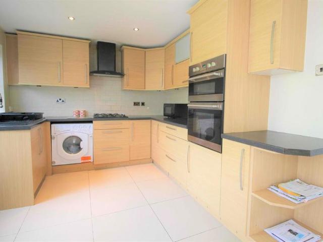 4 bedroom detached house to rent