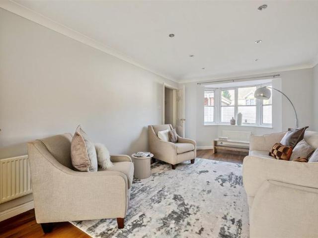 4 bedroom detached house to rent