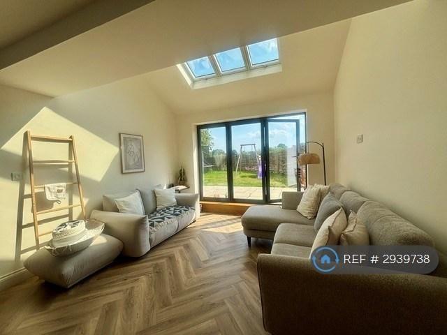 4 bedroom detached house to rent