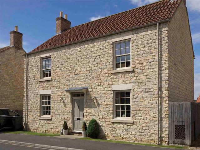 4 bedroom detached house to rent