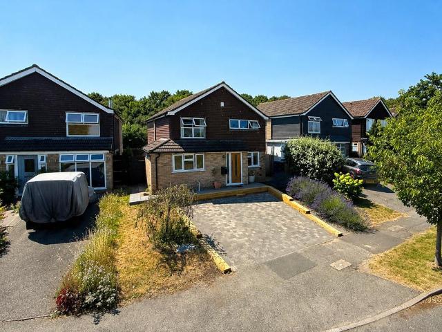 4 bedroom detached house to rent