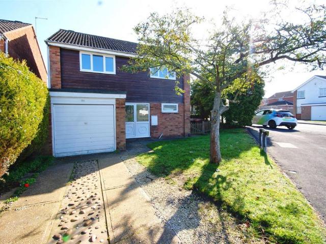 4 bedroom detached house to rent