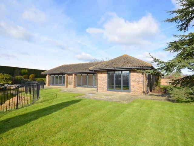 4 bedroom detached house to rent