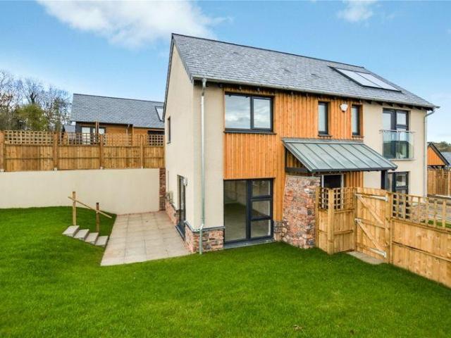 4 bedroom detached house to rent