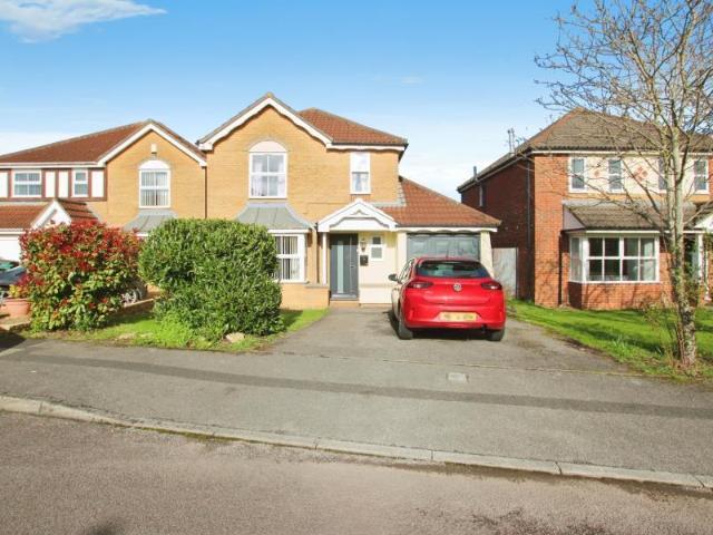 4 bedroom detached house to rent