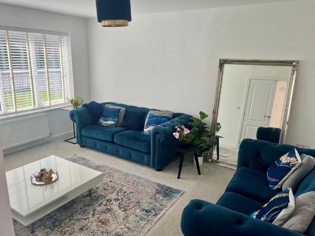 4 bedroom detached house to rent