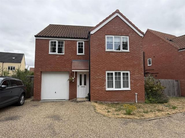 4 bedroom detached house to rent