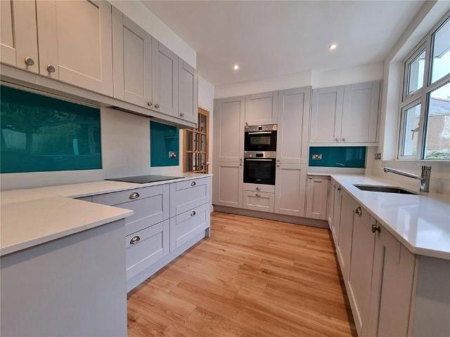 4 bedroom detached house to rent