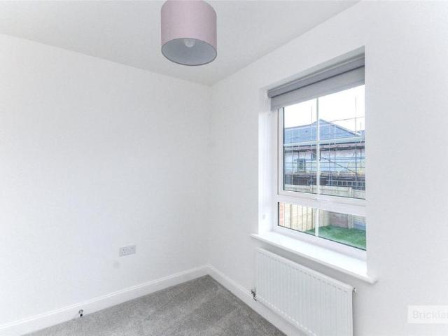 4 bedroom detached house to rent