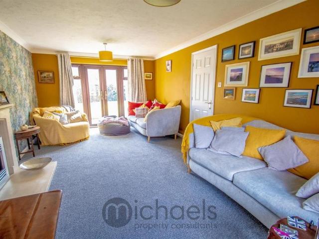 4 bedroom detached house to rent