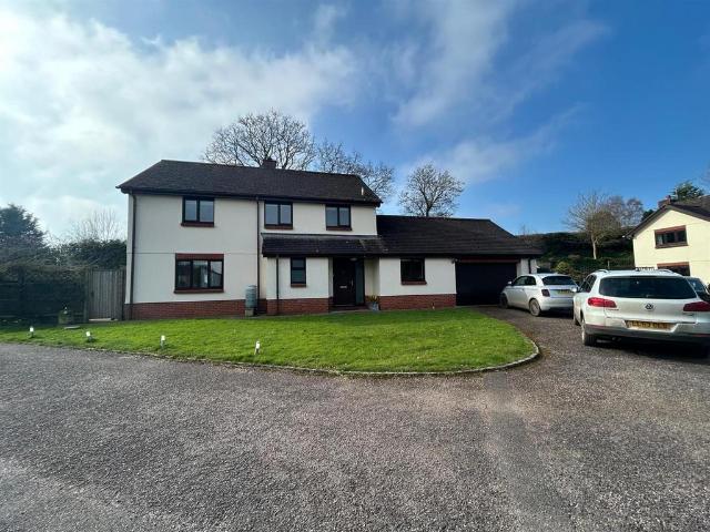 4 bedroom detached house to rent