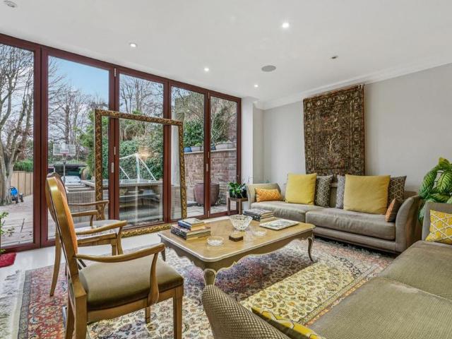 4 bedroom detached house to rent