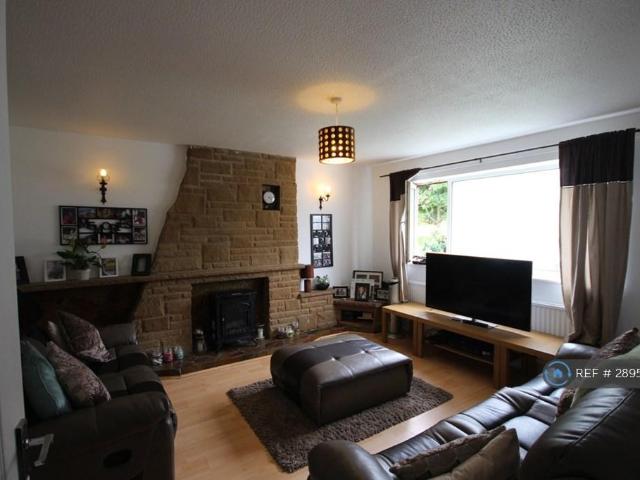 4 bedroom detached house to rent