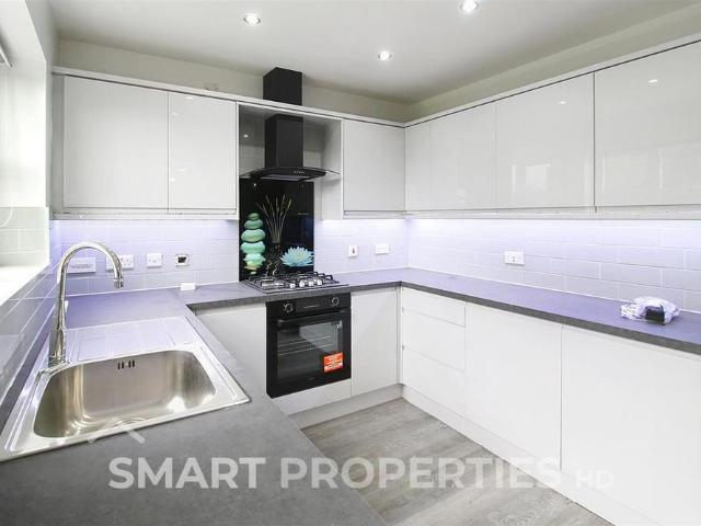 4 bedroom detached house to rent