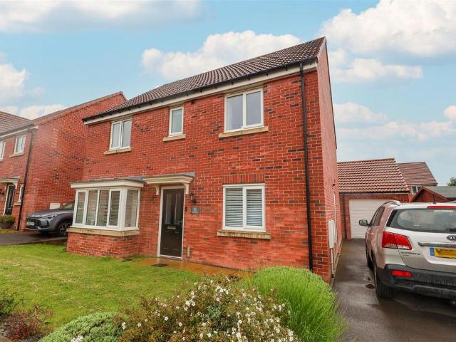 4 bedroom detached house to rent