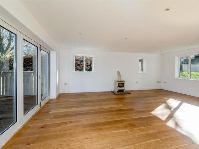 4 bedroom detached house to rent