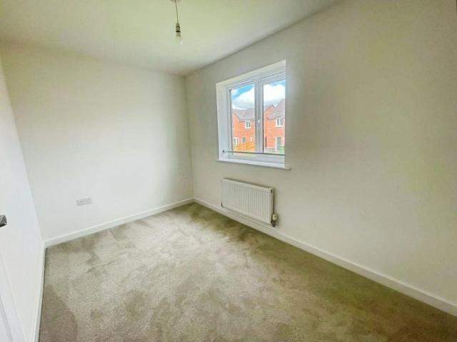 4 bedroom detached house to rent
