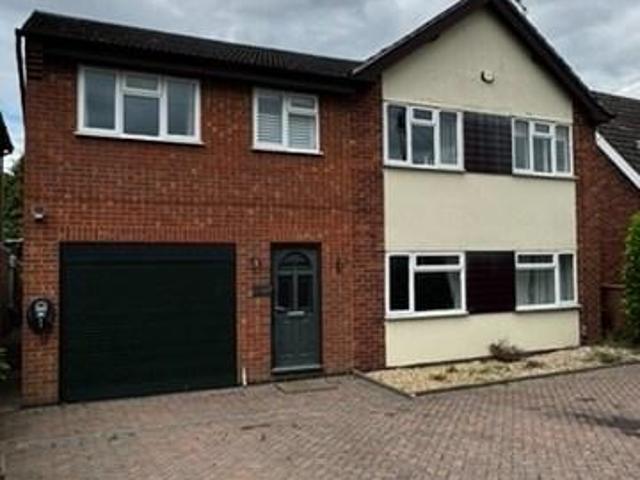 4 bedroom detached house to rent