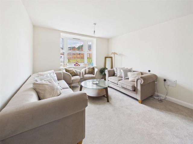4 bedroom Detached house to rent