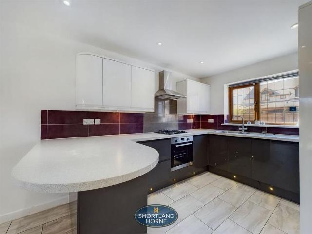 4 bedroom detached house to rent