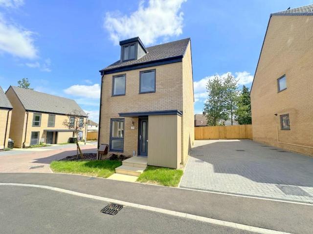 4 bedroom detached house to rent