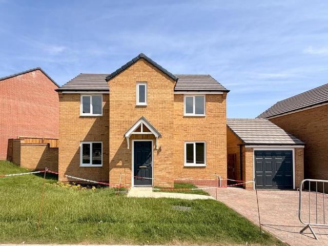 4 bedroom detached house to rent