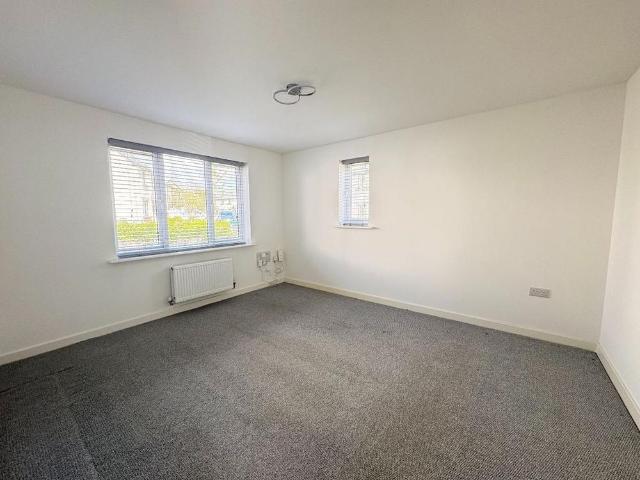 4 bedroom detached house to rent