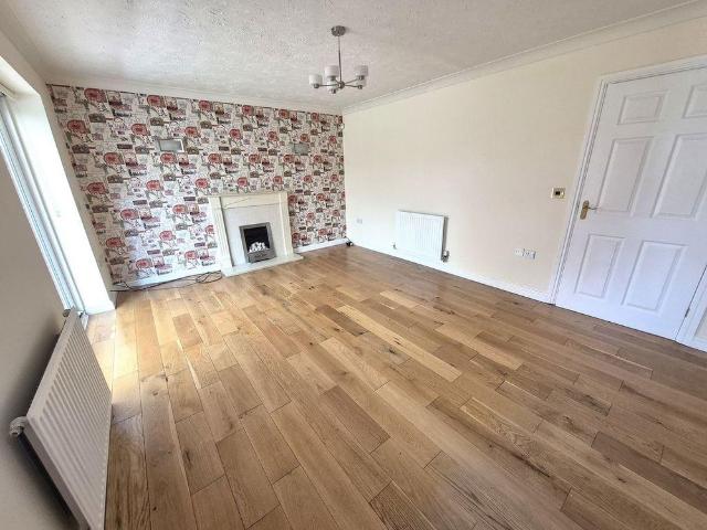 4 bedroom detached house to rent