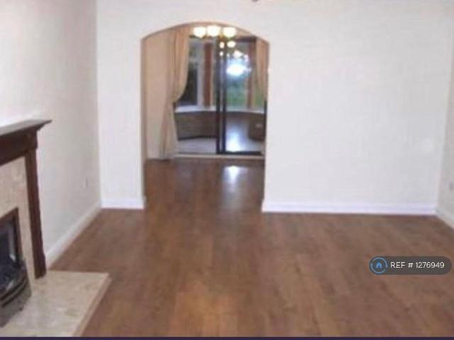 4 bedroom detached house to rent