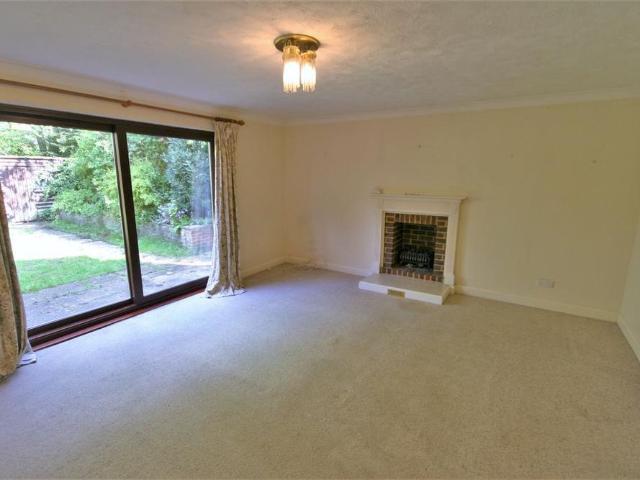 4 bedroom detached house to rent