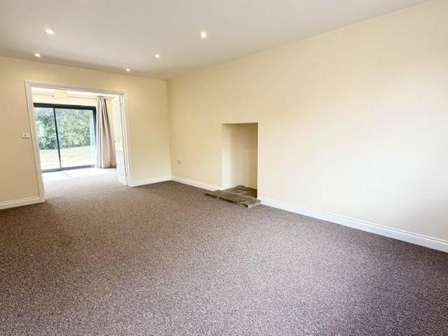 4 bedroom detached house to rent