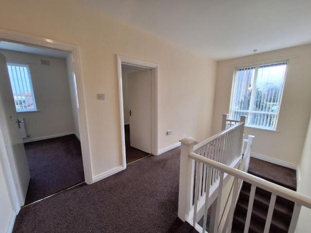 4 bedroom detached house to rent