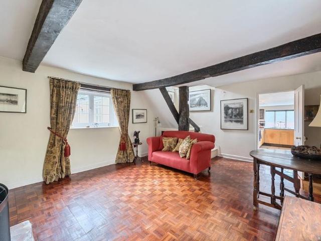 4 bedroom detached house to rent