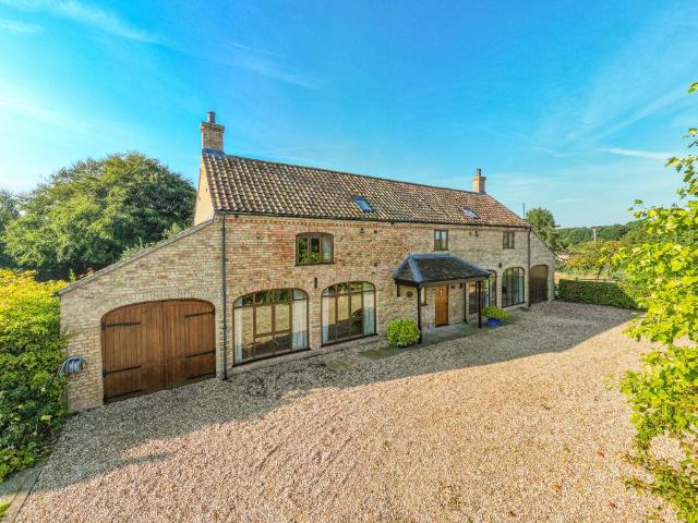 4 bedroom detached house to rent