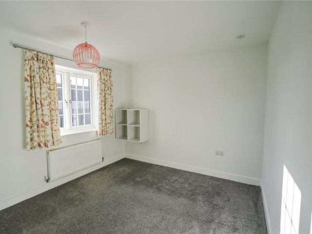 4 bedroom detached house to rent