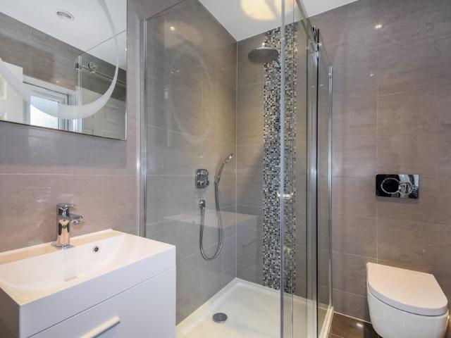 4 bedroom detached house to rent