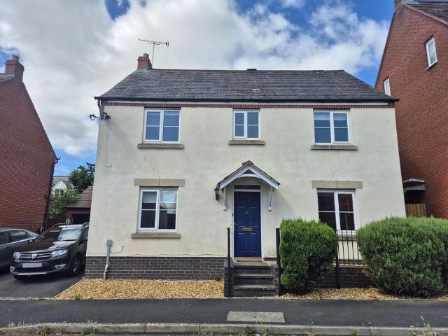 4 bedroom detached house to rent