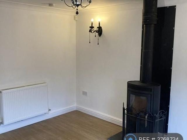4 bedroom detached house to rent