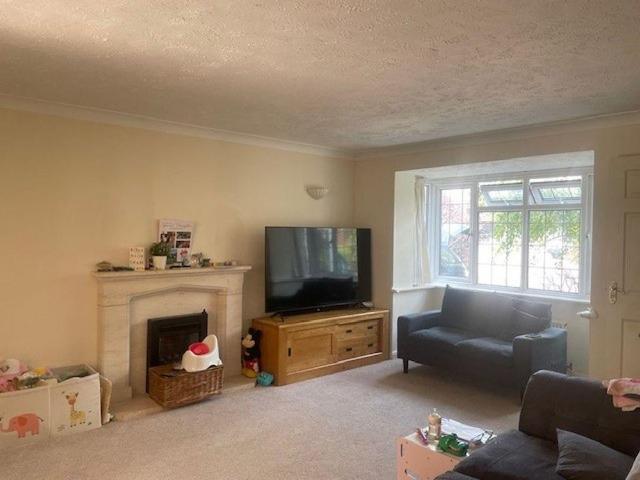 4 bedroom detached house to rent
