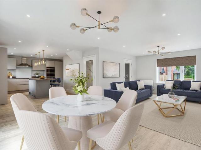 4 bedroom detached house to rent