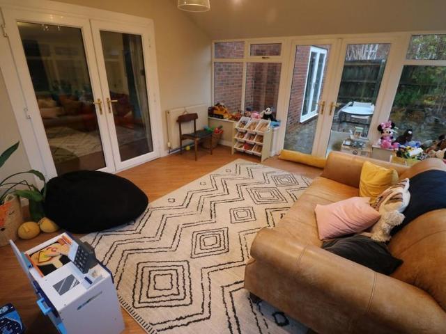 4 bedroom detached house to rent